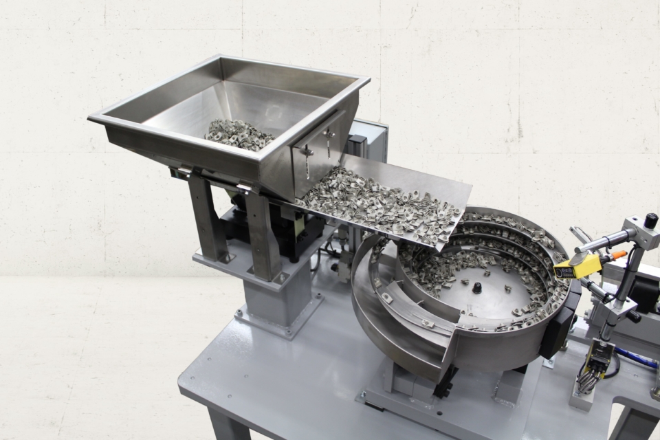 Prefeeders for Bulk Storage of Parts to be Fed into Assembly Lines - Performance Feeders